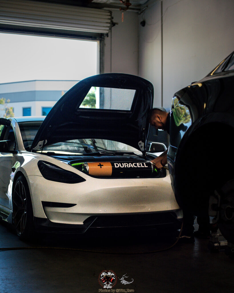 Tesla Bag & Bracket System | Air Ride Equipment
